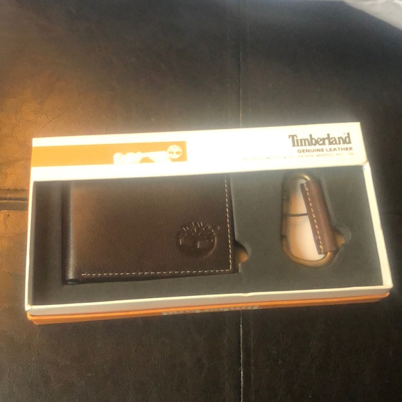 Timberland | Accessories | Timberland Mens Leather Wallet And Carabiner ...